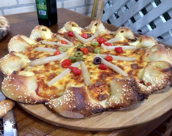 Fê Quint | Pizza com borda estilizada