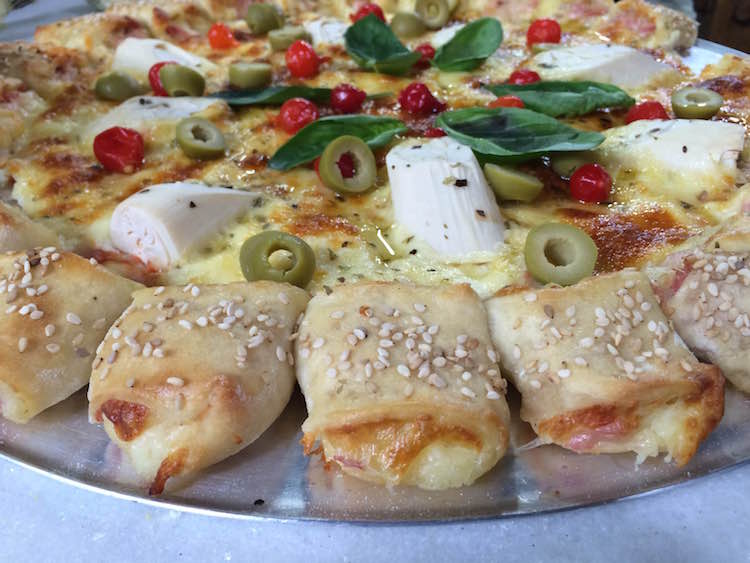 Fê Quint | Pizza com borda estilizada